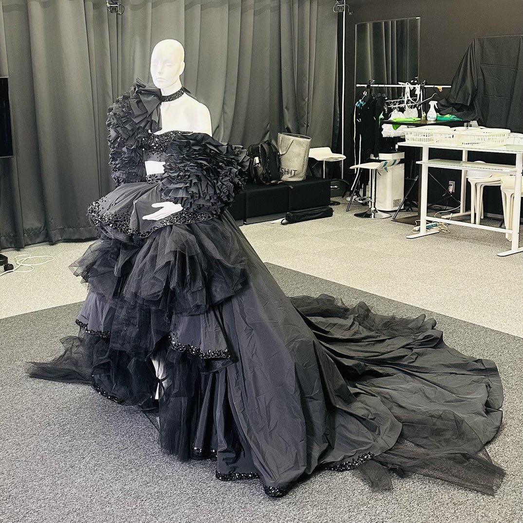 大阪モード学園のオープンキャンパス広告にCGIを駆使したシュールOOHを導入 〜実際の空間には存在しないオブジェクトを配置したデジタルOOH ...